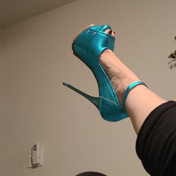 1969 | Shoes | Nwt 969 Peep Toe Platform Stiletto | Poshmark